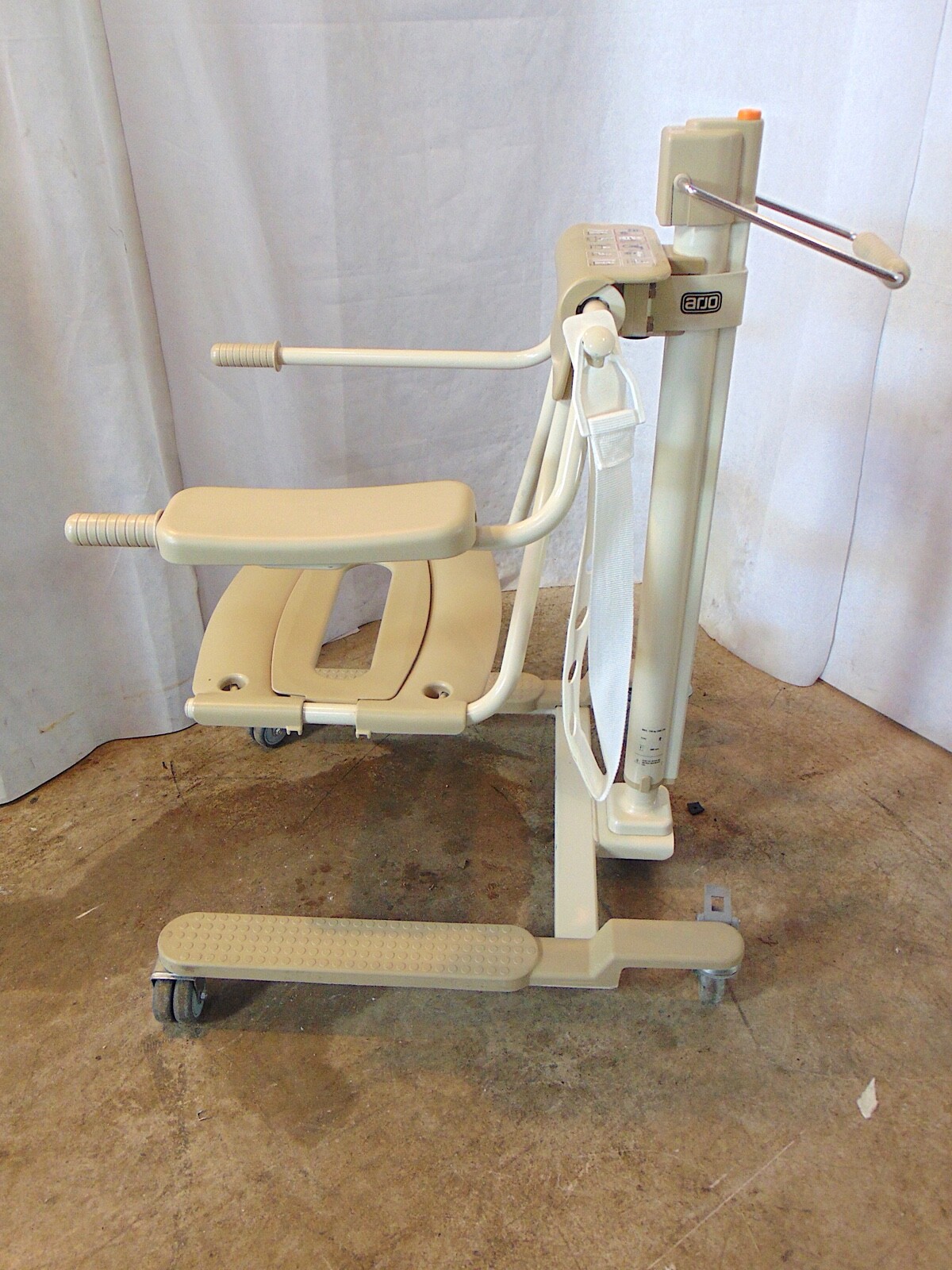 Arjo Patient Lift Chair Model 218100-06 - Manual - Max Weight: 330 ...
