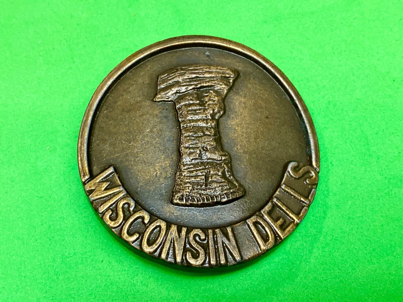 Vintage Wisconsin Dells round brass tone logo emblem … - Gem