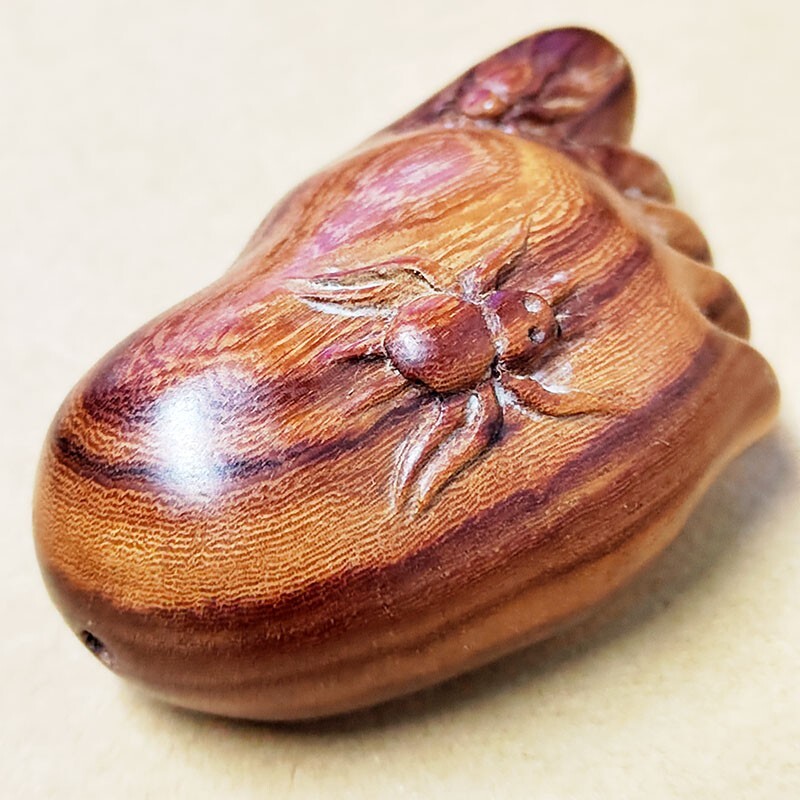 Y8856 - 2" Hand Carved Wood Netsuke - Spiders on Foot | eBay
