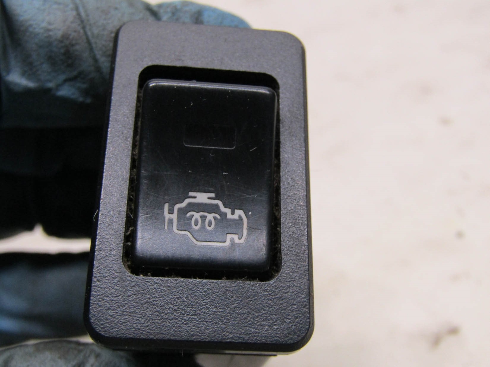 Isuzu Trooper 3.1 MK2 91-02 prefacelift dashboard engine glow plug ...