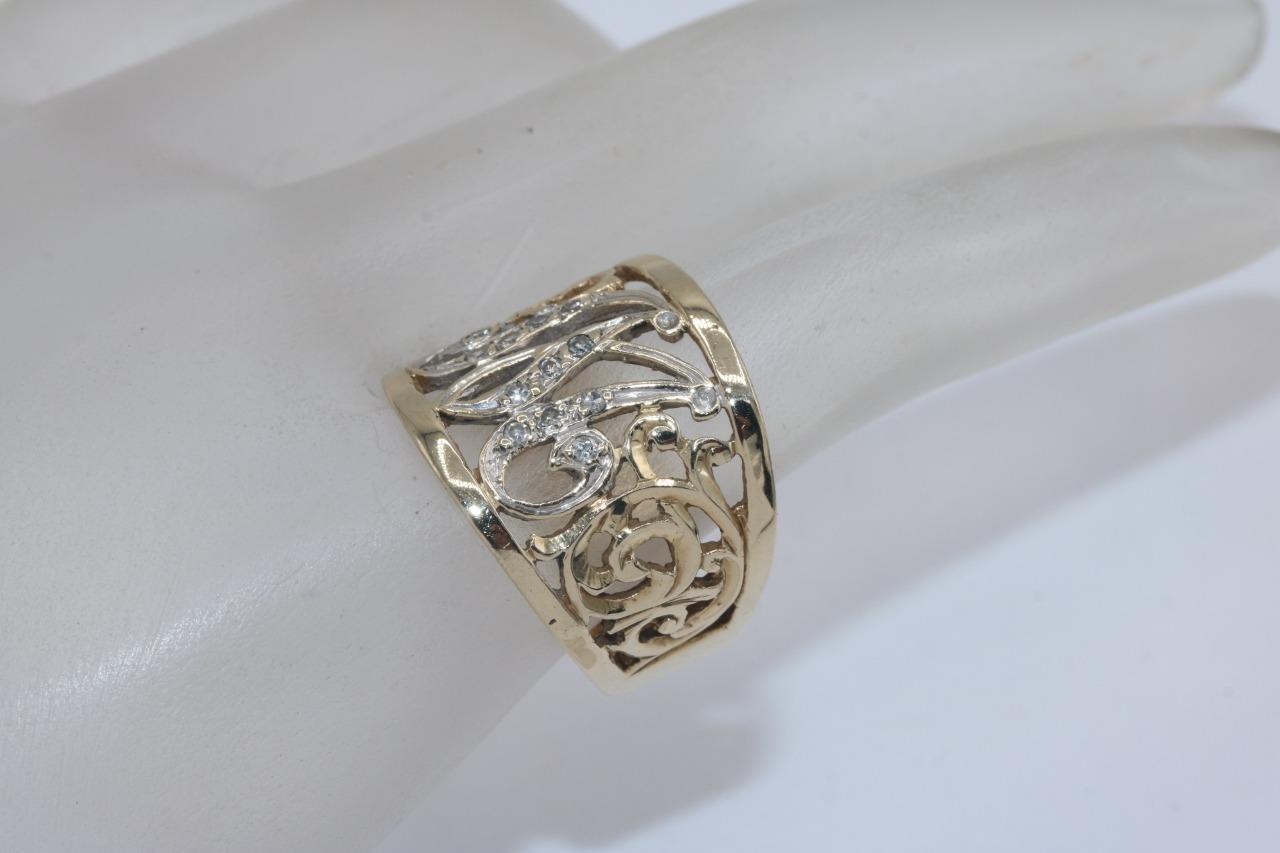 14K Gold Cursive Letter "M" Wide Filigree Graduated D… - Gem