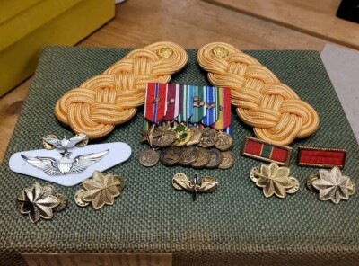 Army Major /Helicopter Pilot Medal & Insignia Grouping Rare Insignia ...