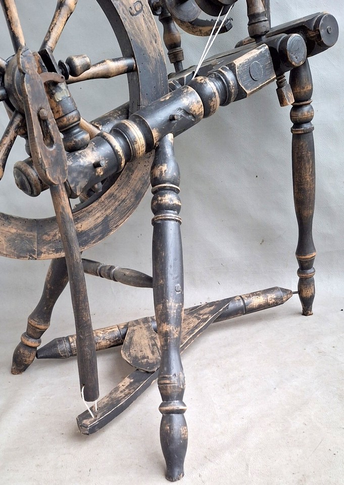 ANTIQUE UNIQUE Rare WORKING SPINNING WHEEL is complete / 1899 | eBay