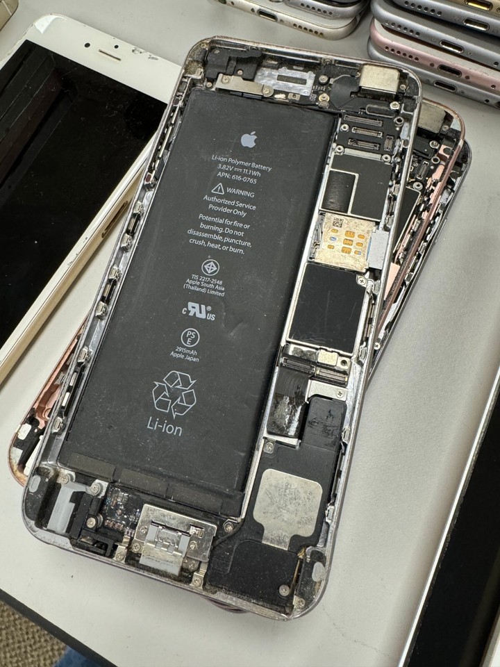 One RANDOM Apple iPhone for Scrap, Parts or repair practice. iPhone 3 ...