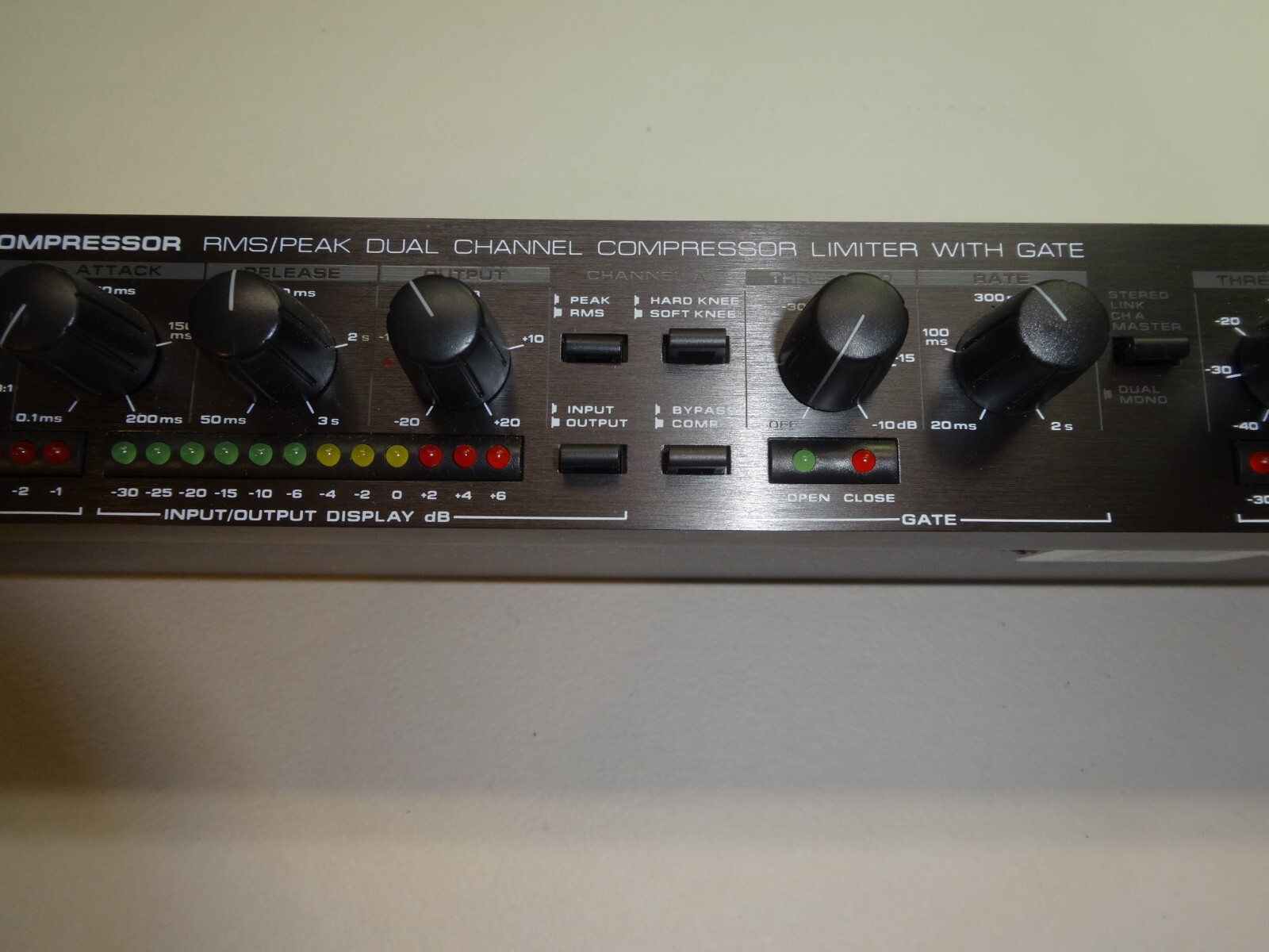 Alesis 3630 Rack Mount RMS/PEAK Dual Channel Compressor / Limiter with ...