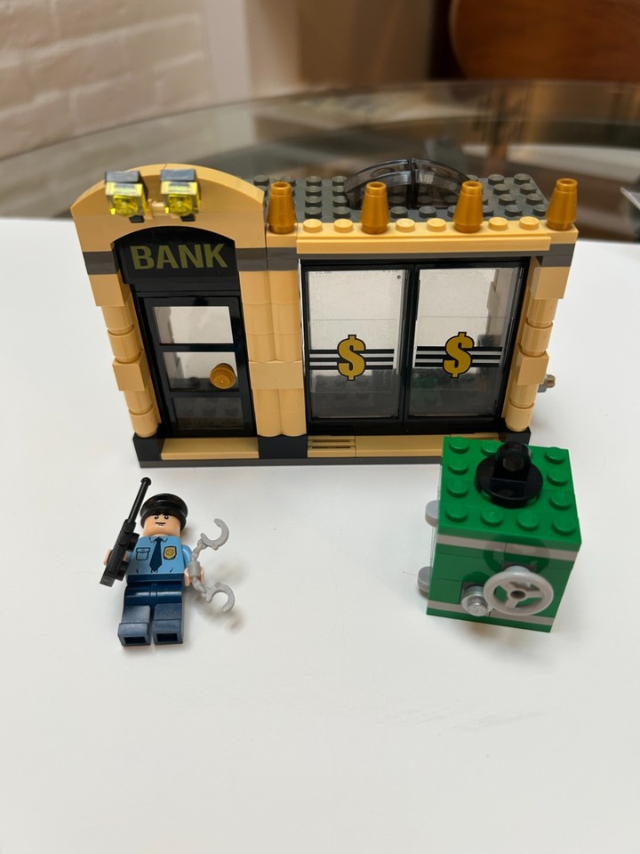 LEGO DC Comics Super Heroes - Batman Batmobile and the Two-Face Chase ...