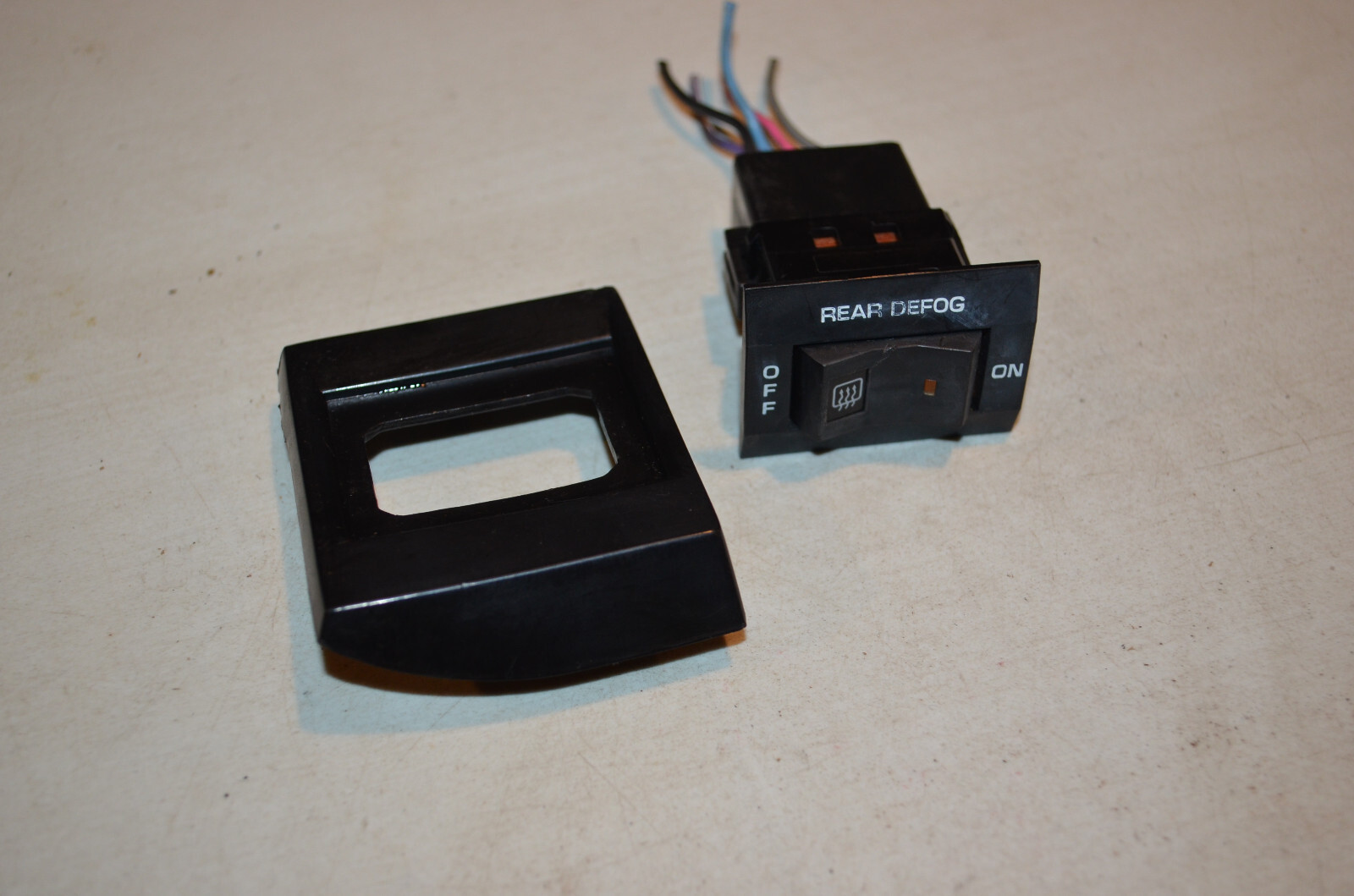 1990 1991 CHEVROLET SUBURBAN REAR DEFOG REAR DEFROST SWITCH BEZEL | eBay