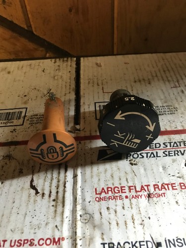 John Deere Gx255 Plastic Knobs Diff Lock And Deck Adjustment | eBay