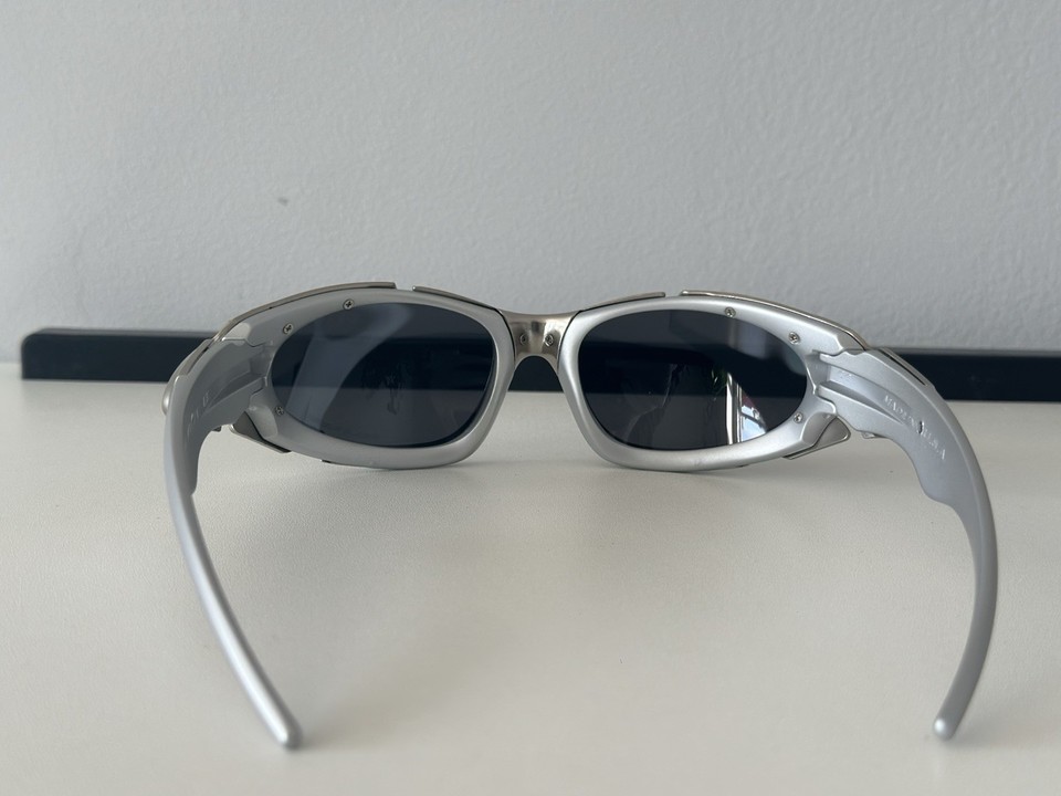 Oakley Vintage 90s Plate Sunglasses Silver Frame, Black Lenses ...