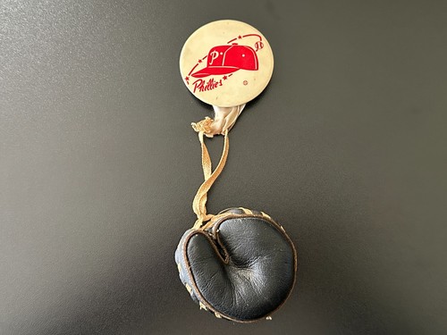 Vintage - PHILADELPHIA PHILLIES - Pinback Pin with Catcher's Mitt | eBay