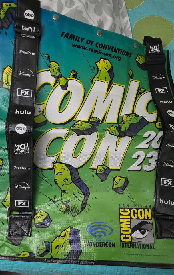 2025 [& 2024 & 2023!] San Diego Comic-Con Backpack Bag w/various pins ...