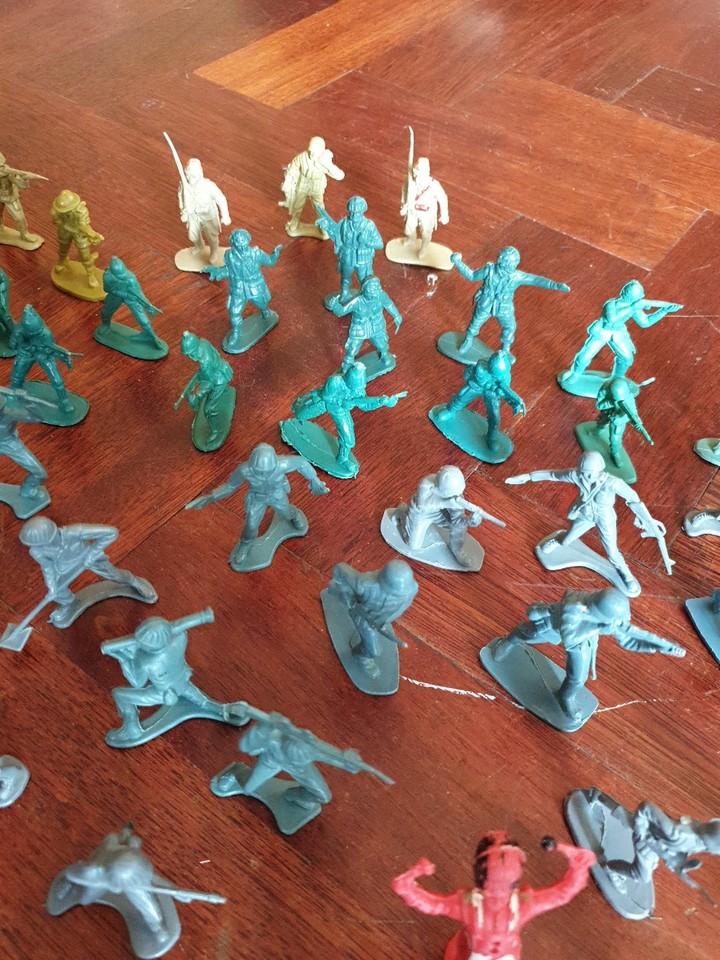Toy soldiers of various sizes and colours, plastic, 100 Figures | eBay UK