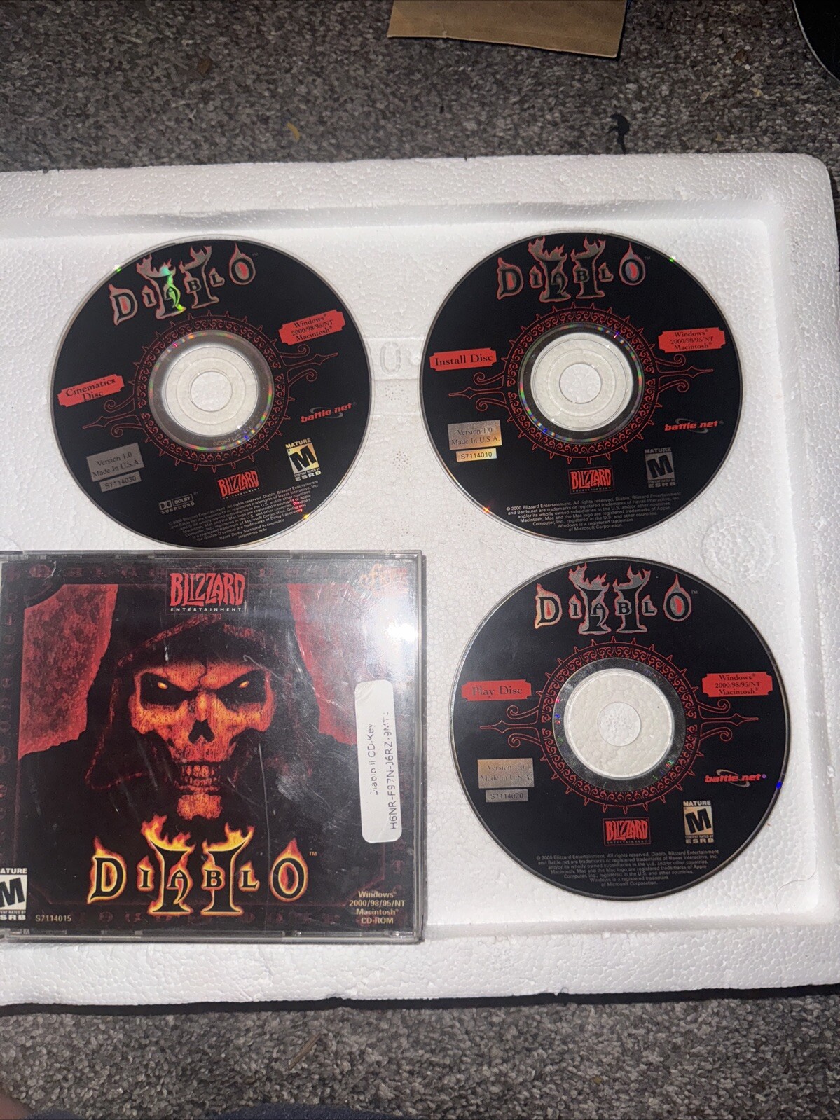 Diablo II 2 PC/Mac 3 CD-ROMs Blizzard 2000 for Windows 95/98/NT/2K and ...