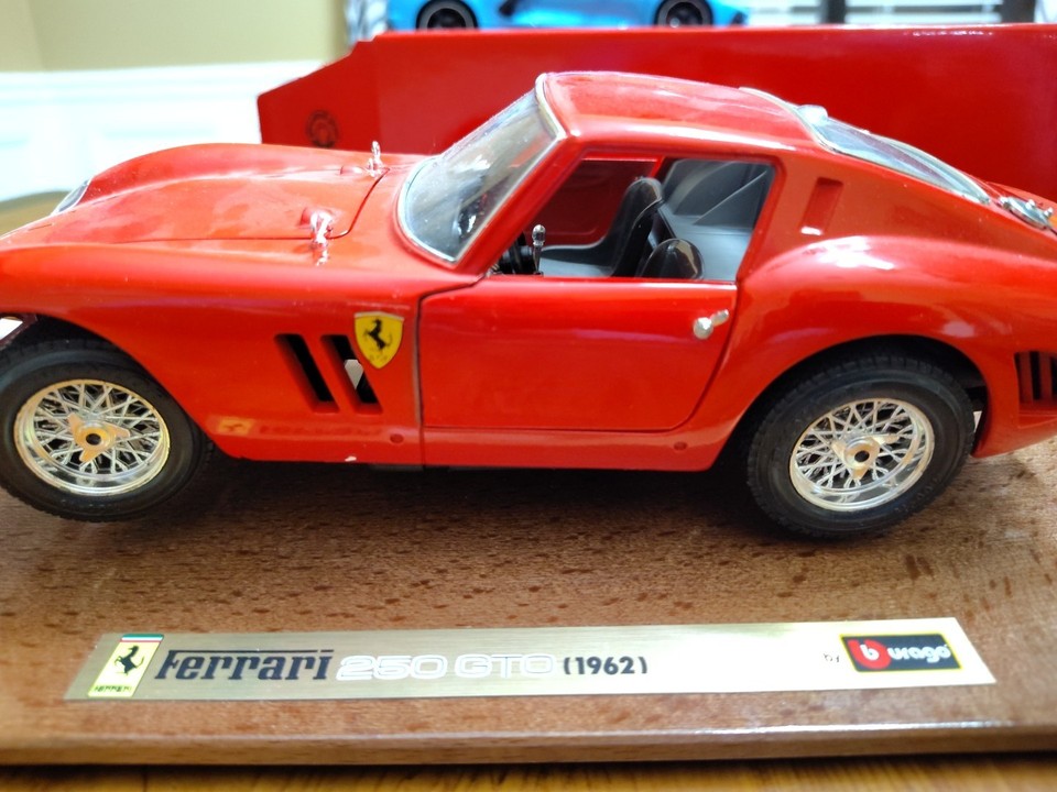 Burago 1962 Ferrari 250 GTO 1/18 scale diecast Executive on Wood Base ...