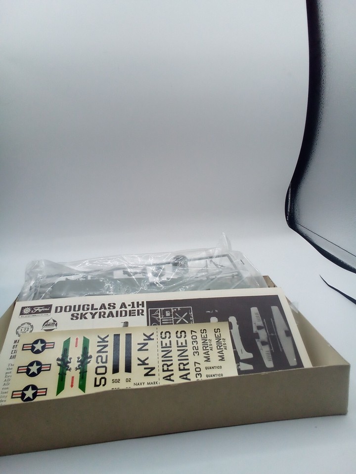 Vintage Fujimi Airplane Model Kit Douglas A-1H Skyraider FH-3-129 1/72 ...