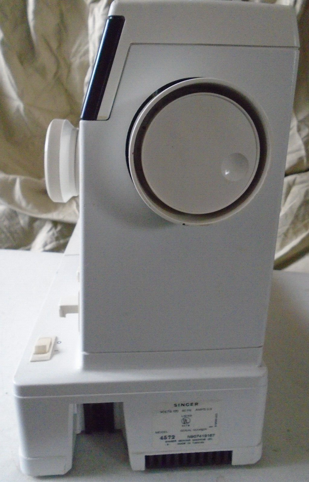 Singer 4572 Automatic One Step Buttonhole Sewing Machine FOR PARTS ONLY ...