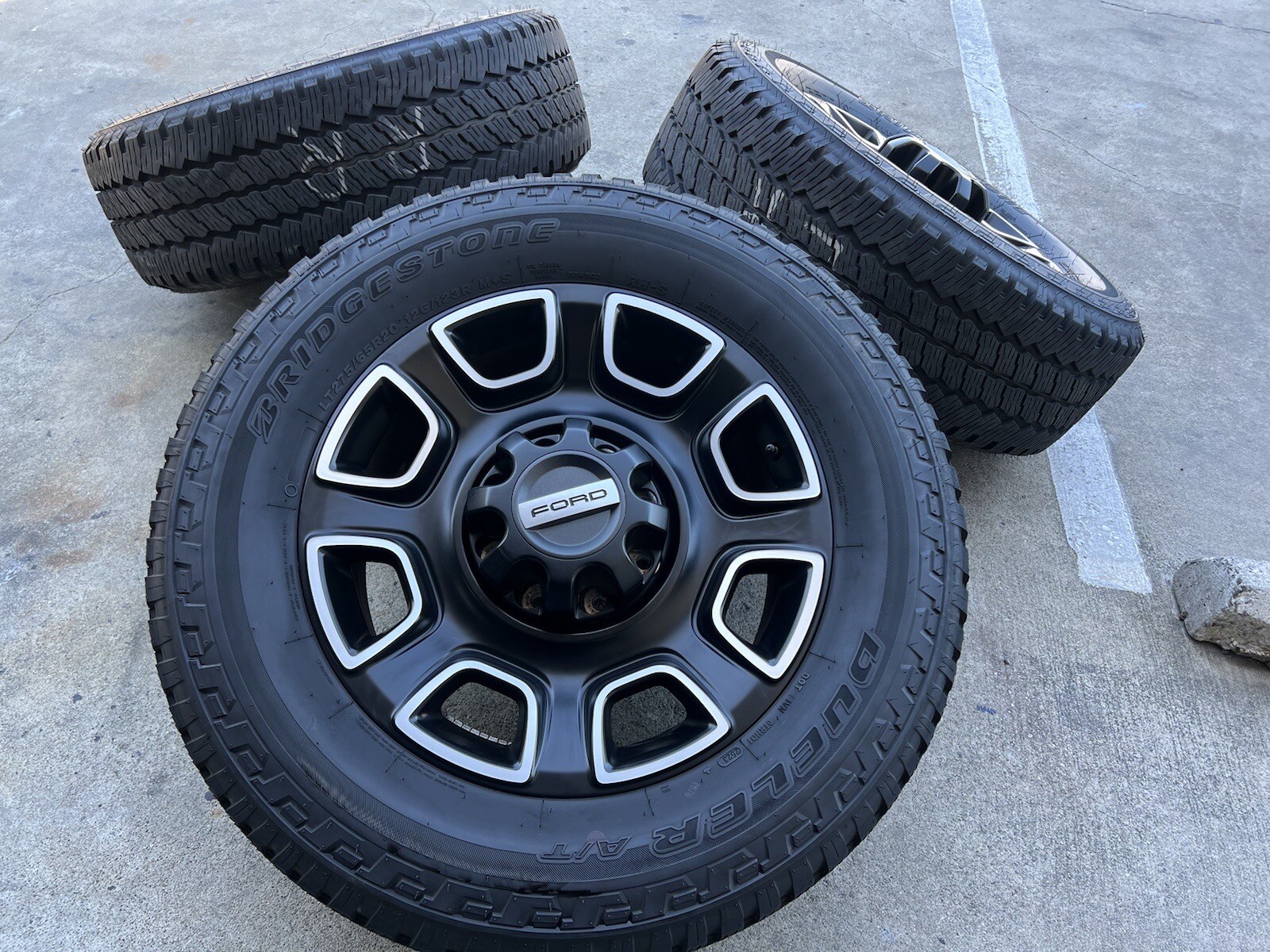 20" Ford F350 Super Duty Platinum OEM Wheels & Tires F250 2023 2024 F ...