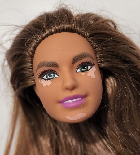 BARBIE HEAD ONLY VITILIGO SKIN BROWN HAIR GREEN EYES REPLACEMENT OR ...