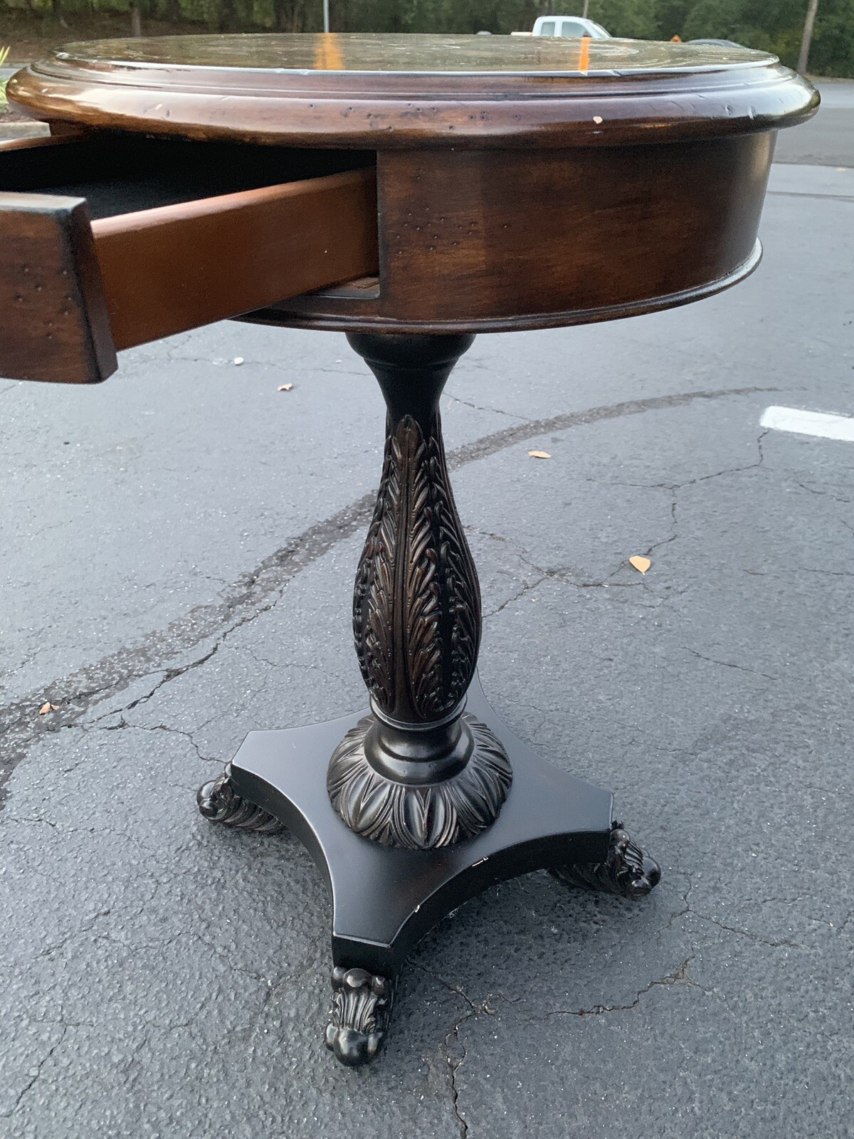 1 Vintage Pulaski Round Accent Table Gorgeous Wooden Heavy Carved Leg ...