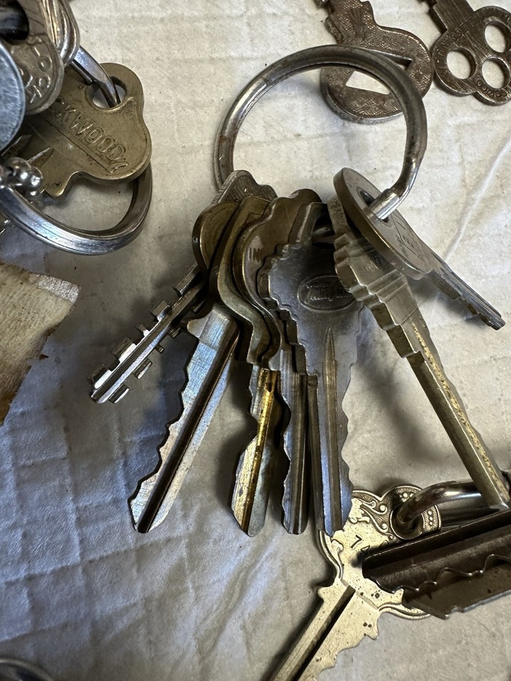 Almost 5 Pounds Old Vintage Keys Padlocks Fobs - Various Types | eBay