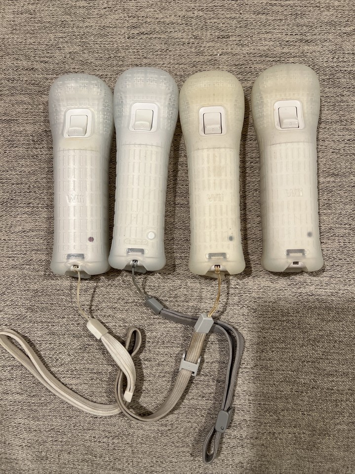 Lot of 4 Wii Controllers/Remotes With Silicone Grip Covers | eBay