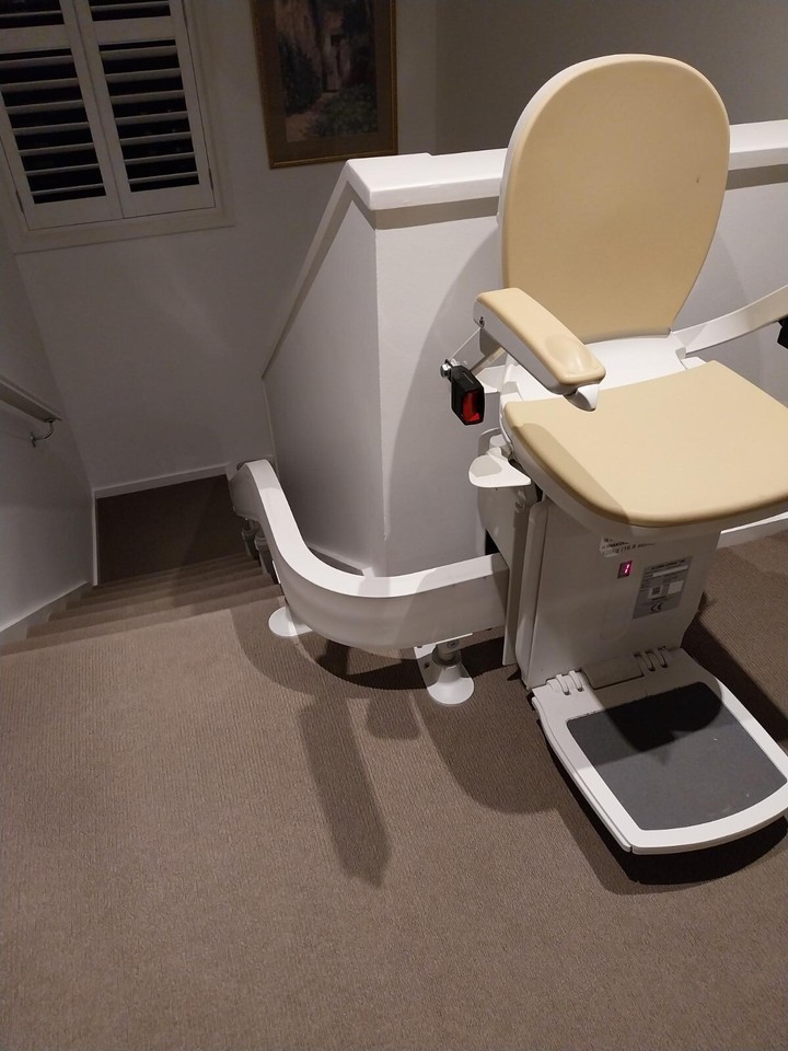 Acorn Chair Lift Staircase (straight 8 stairs to landing, turn, 8 more ...