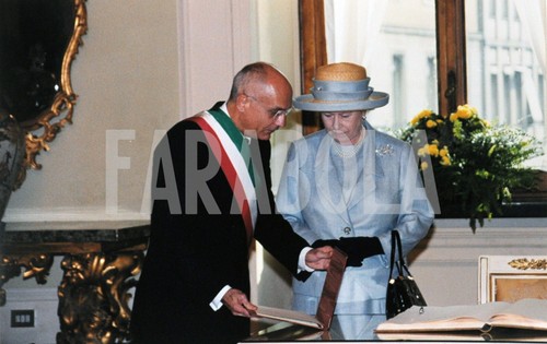 Photo de presse vintage Italie, Elizabeth II Et Albertini, 2000, tirage ...