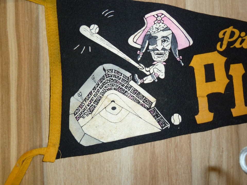 VINTAGE 1950'S PITTSBIRGH PIRATES FELT PENNANT 10.5X27.5 VERY OLD ...