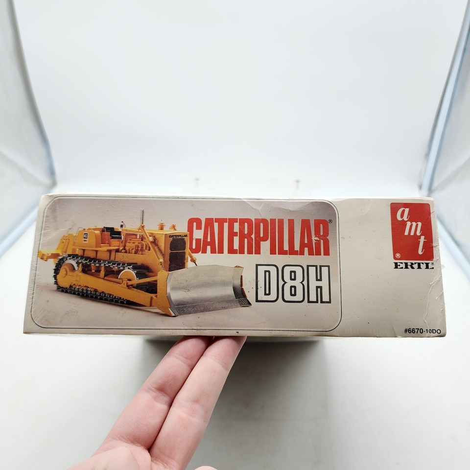 AMT ERTL #6670 Caterpillar D8H 1/25 Scale Plastic Model Kit SEALED Free ...