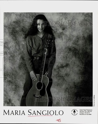 1995 Press Photo Maria Sangiolo, folk singer, songwriter and guitarist ...