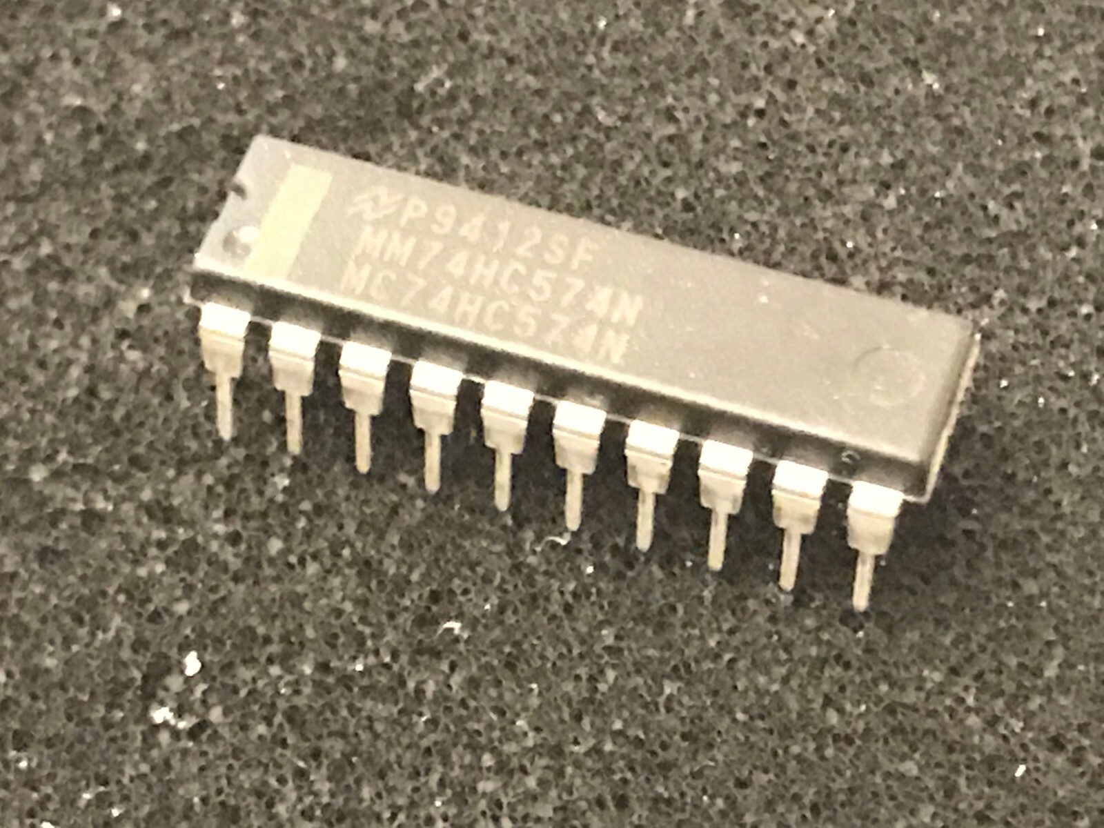 MM74HC574N ORIGINAL NSC 8 BIT D TYPE FLIP FLOP CHIP UK STOCK x1 fcb16 ...