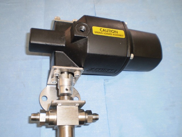 Swagelok 133 SR Spring Return Actuator 200 PSI Max W/ Ss-44s6-33c Ball ...