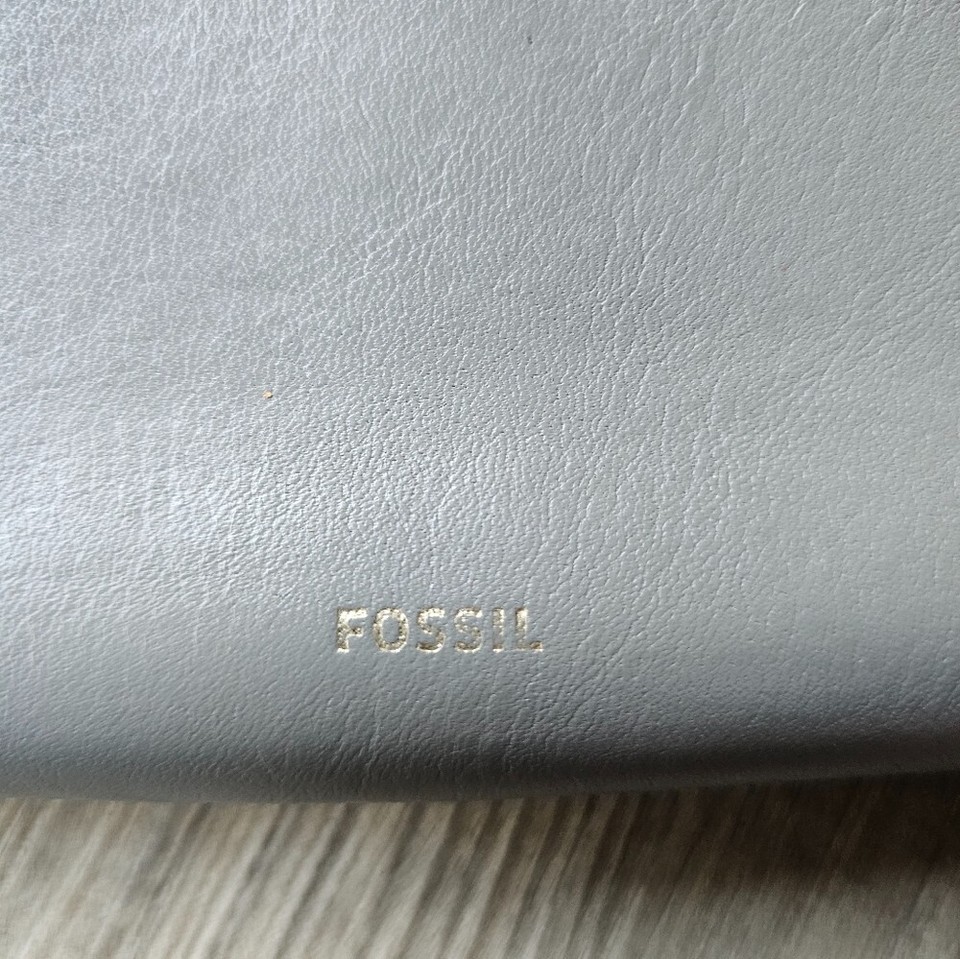 EUC Gray RFID Fossil Logan Wristlet Wallet | eBay