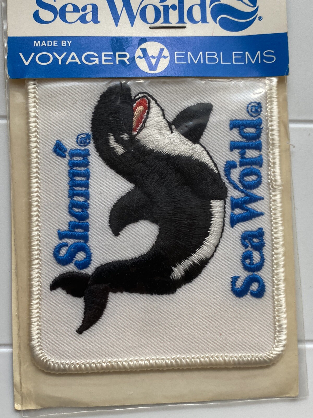 NIP Vintage Shamu Killer Whale Sea World Mascot Souvenir Voyager Iron ...