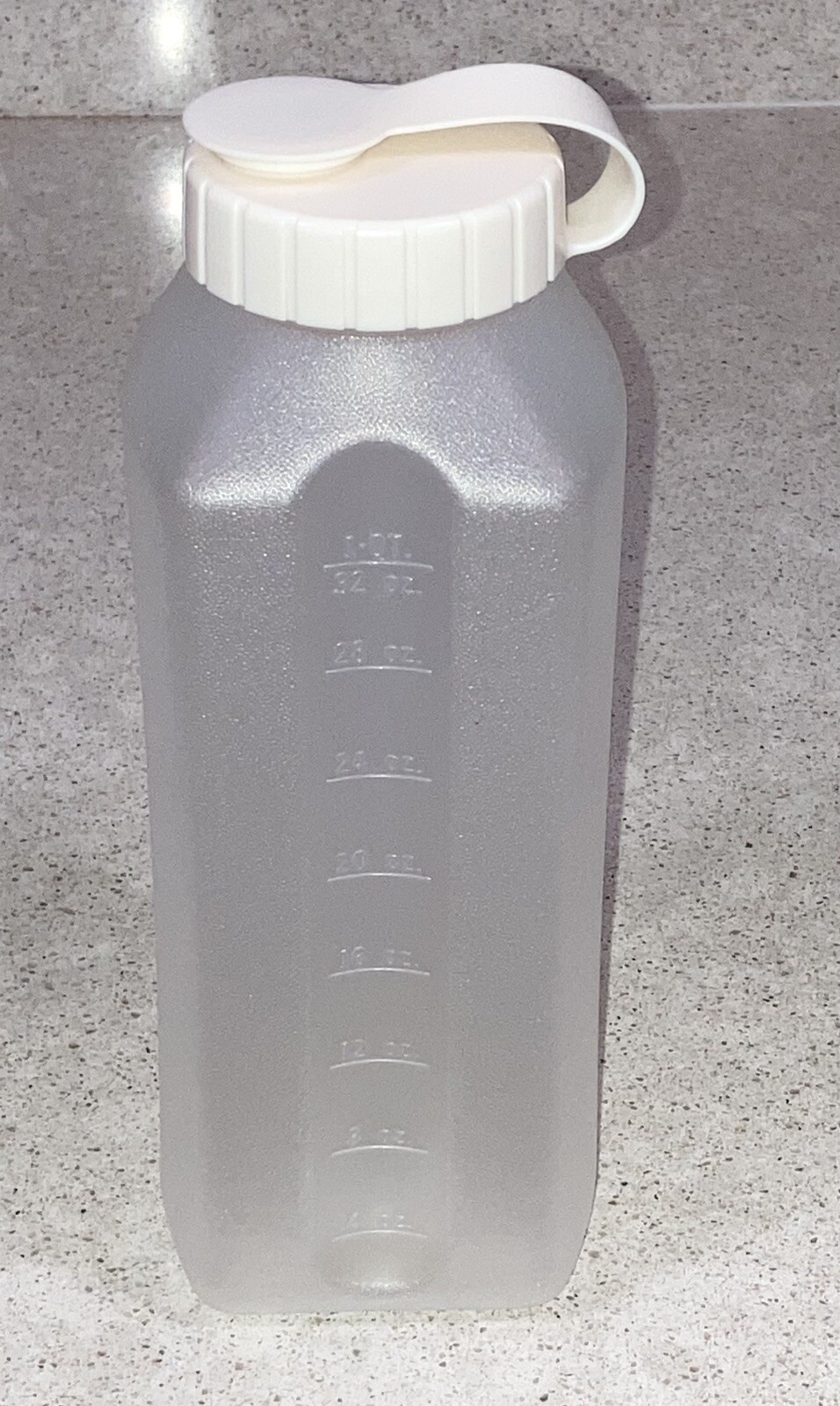 RUBBERMAID SERVIN' SAVER 1 QT DRINK CONTAINER WITH ALMOND LID #2467 | eBay