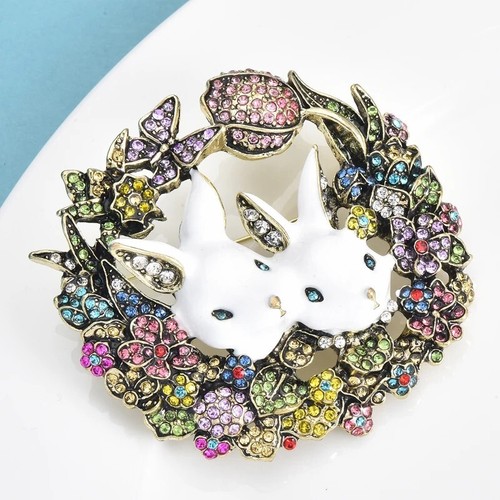 Lovely Rabbits Wreath Brooches New Year Beautiful Flower Animal Brooch ...