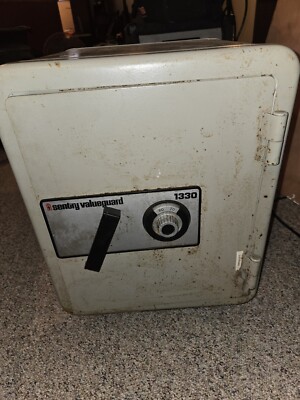 Sentry Safe Model 1330 Valeguard Combination Floor Safe 21"x17" x17 ...
