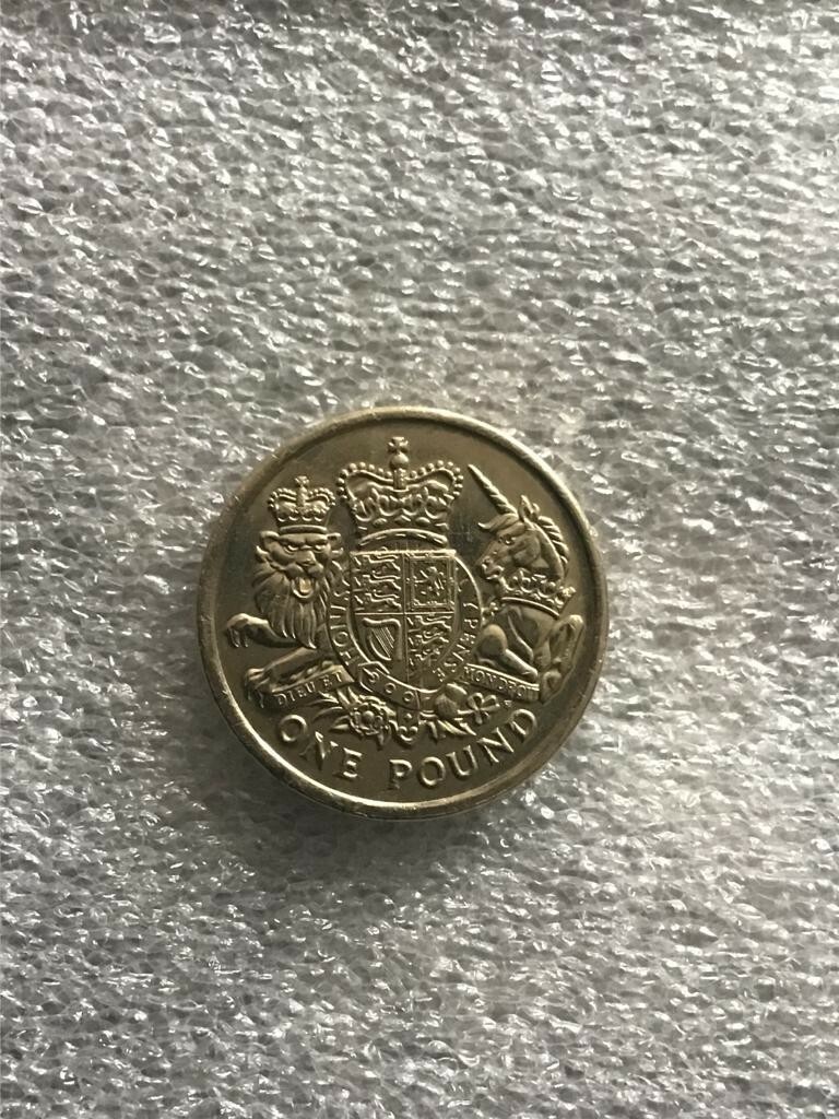 COLLECTIBLE 2015 ONE POUND COIN, ROYAL ARMS UNICORN & CROWNED LION ...