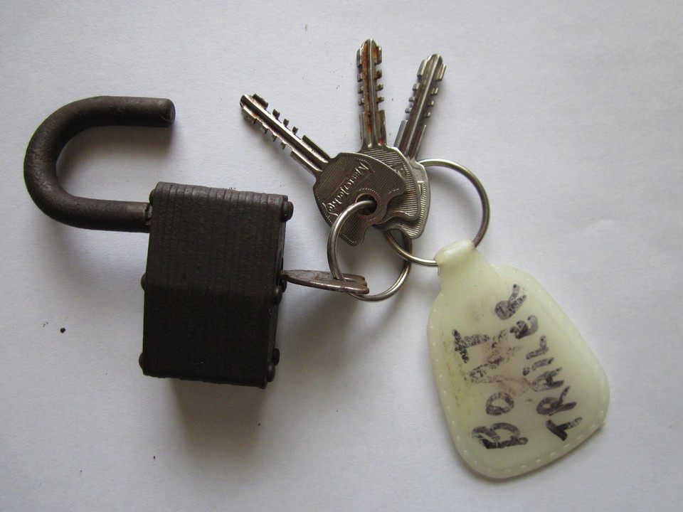 VINTAGE MASTER LOCK 370 LOCK WITH 4 KEYS | eBay