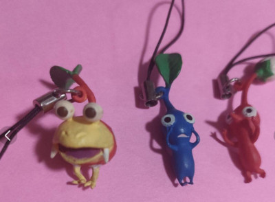 Nintendo Pikmin Keychain Figure Strap Set of Red, Blue and Red Bulborb ...