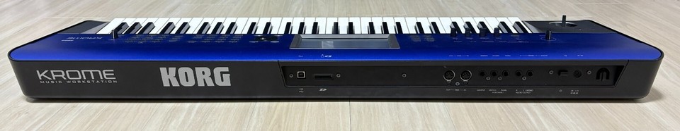Korg Krome-61-BL Blue Keyboard Synthesizer with Soft Case and Power ...