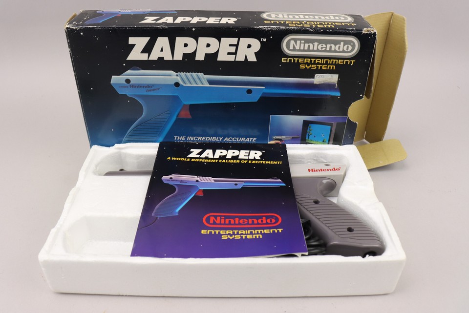 Nintendo NES Zapper Light Gun Gray Ver. CIB Complete in Box with Styro ...