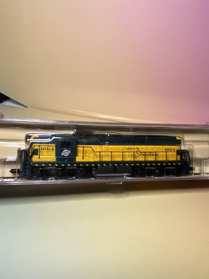 N Scale CNW SD7 Locomotive #1664 | eBay