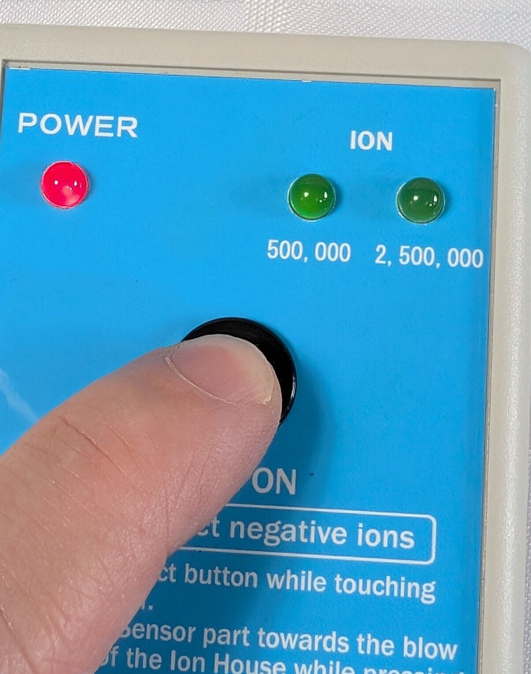 NEGATIVE ION DETECTOR HAND HELD ELECTRONIC SCIENTIFIC DEVICE IONS ...