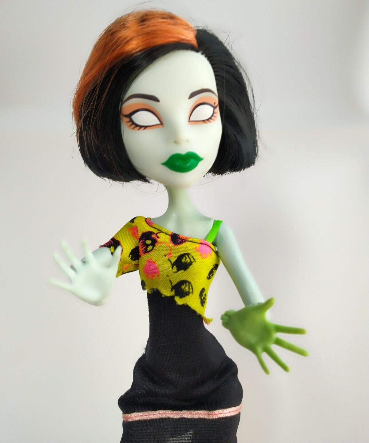 Monster High Scarah Screams FREAKY FUSION - Black/Orange Hair Green Lip ...