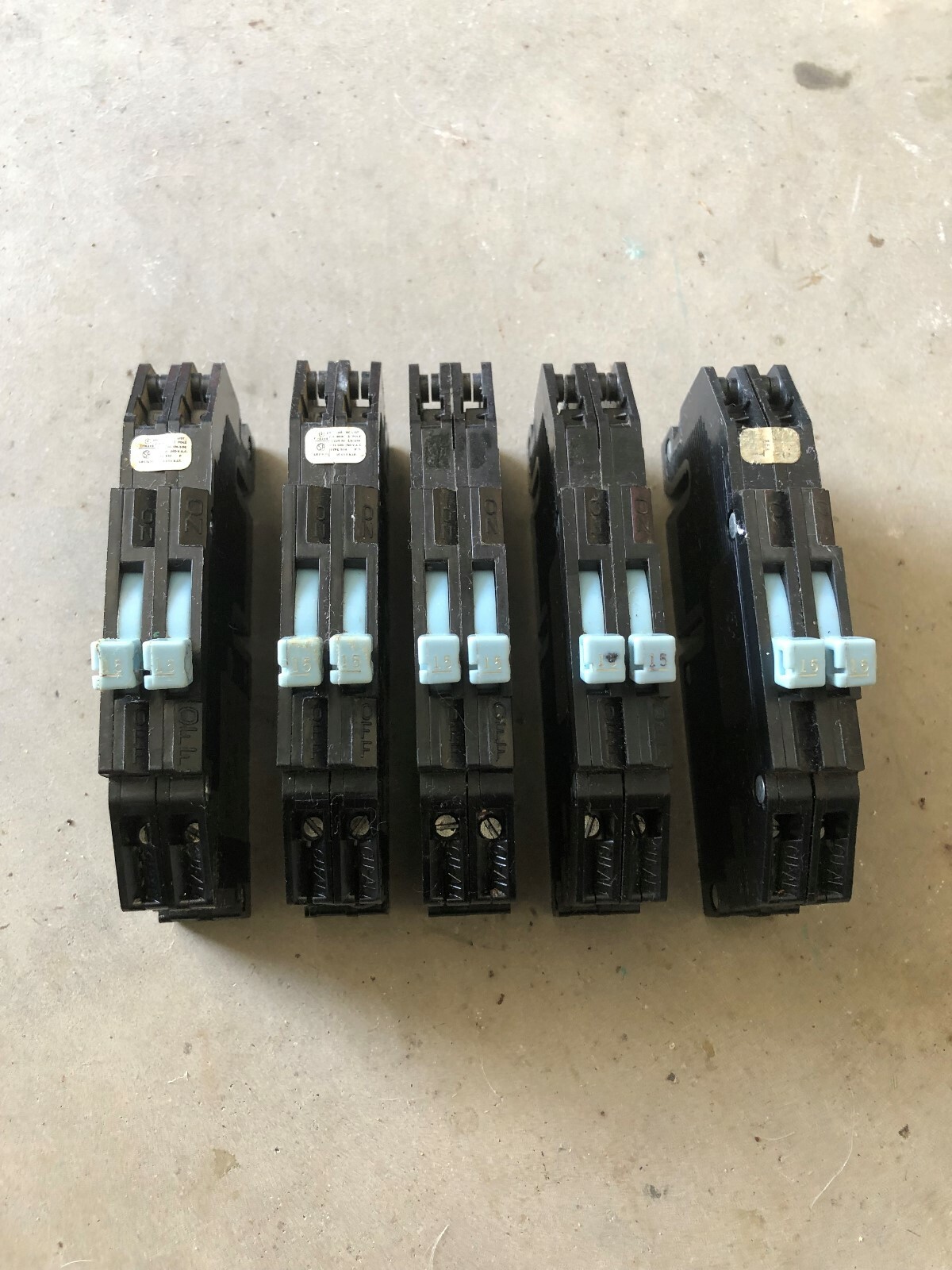 GTE SYLVANIA ZINSCO 120/240 CIRCUIT BREAKERS 15 AMP - 225 AMP MAIN (22 ...