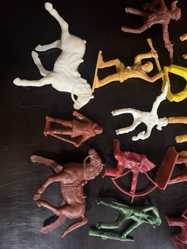 Vintage Lot of 16 ~ Cowboys, Indians, Horses ~ Plastic Toy Figures ...