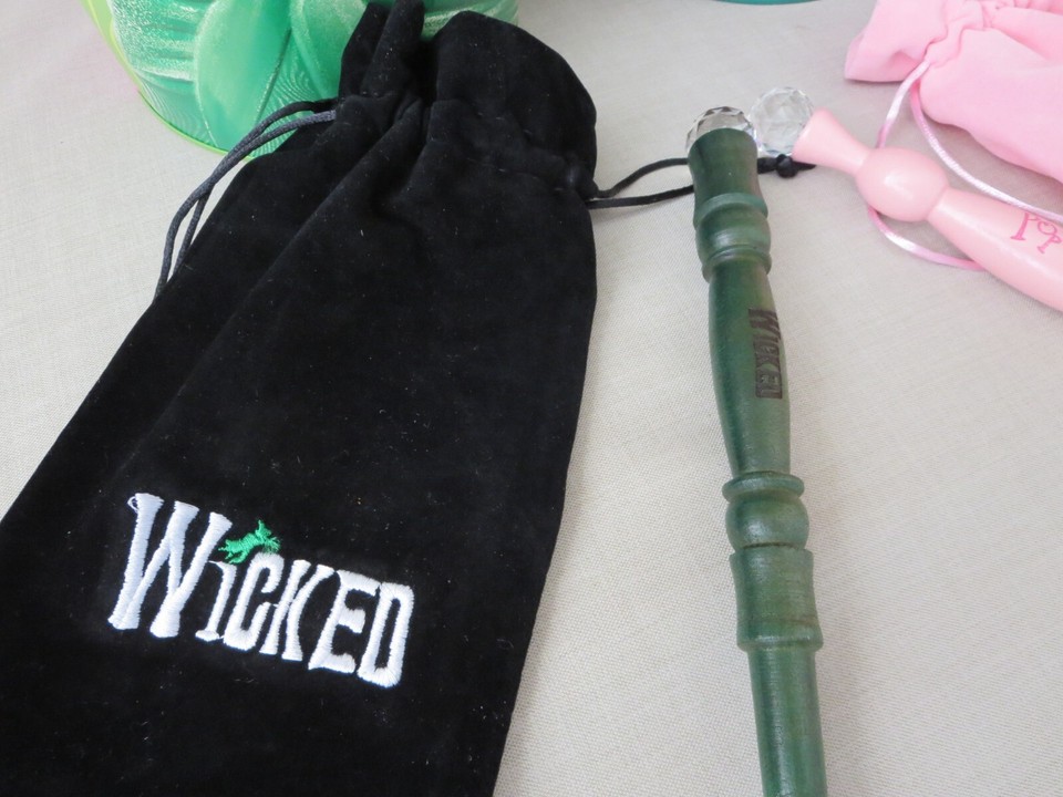 Cinemark WICKED Movie Tin POPCORN BUCKETS and WANDS Glinda Elphaba SET ...