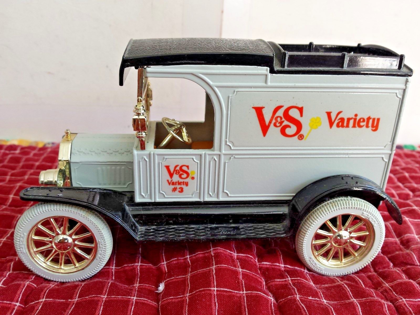 Ford 1913 Model T Delivery Van V & S Variety Bank Ertl 1:25 Die Cast ...
