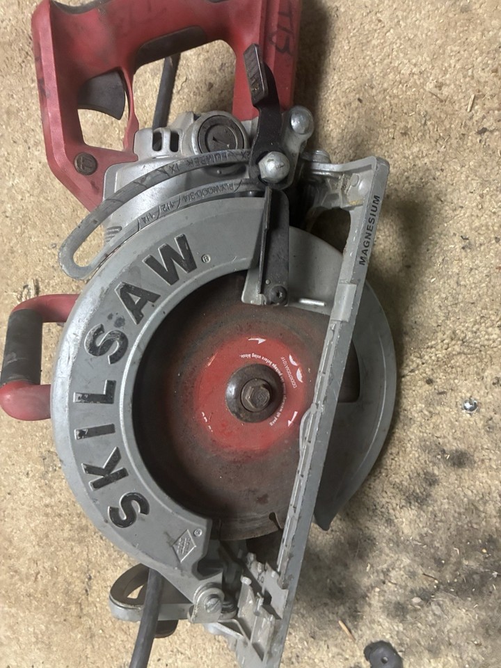 Skilsaw Sawsquatch Worm Drive Circular Saw - Silver (SPT70WM-01) | eBay
